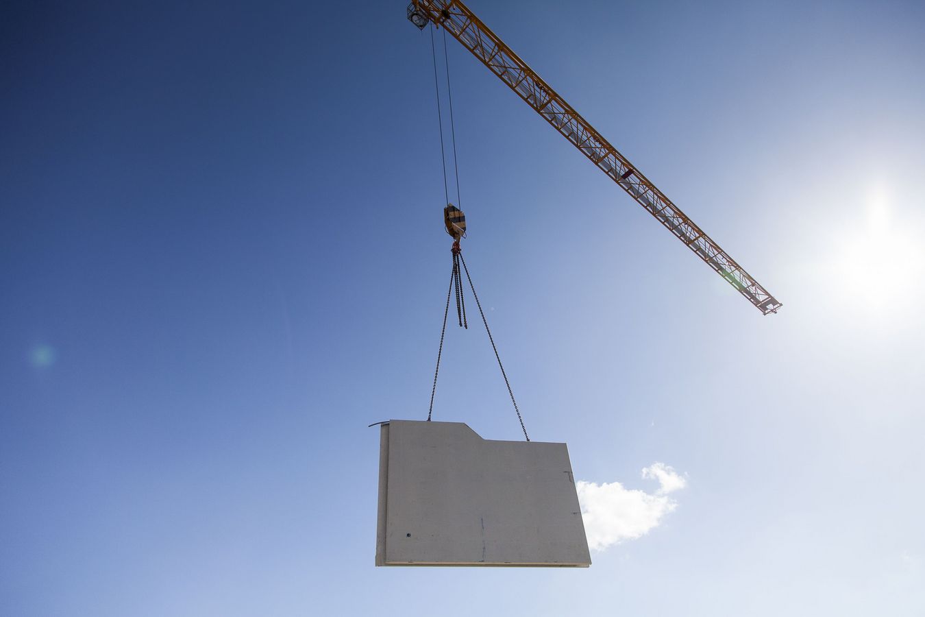 AVORIS GmbH: Dangling Walls & Flying Sparks